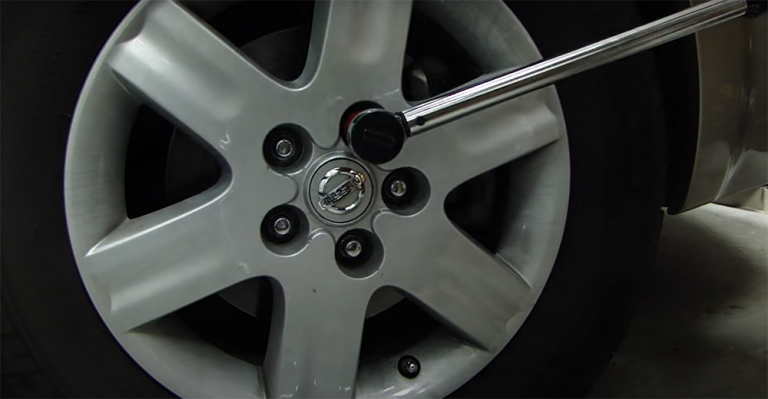 9 Ways to Tighten Lug Nuts Without Torque Wrench - TorqueWrenchGuide